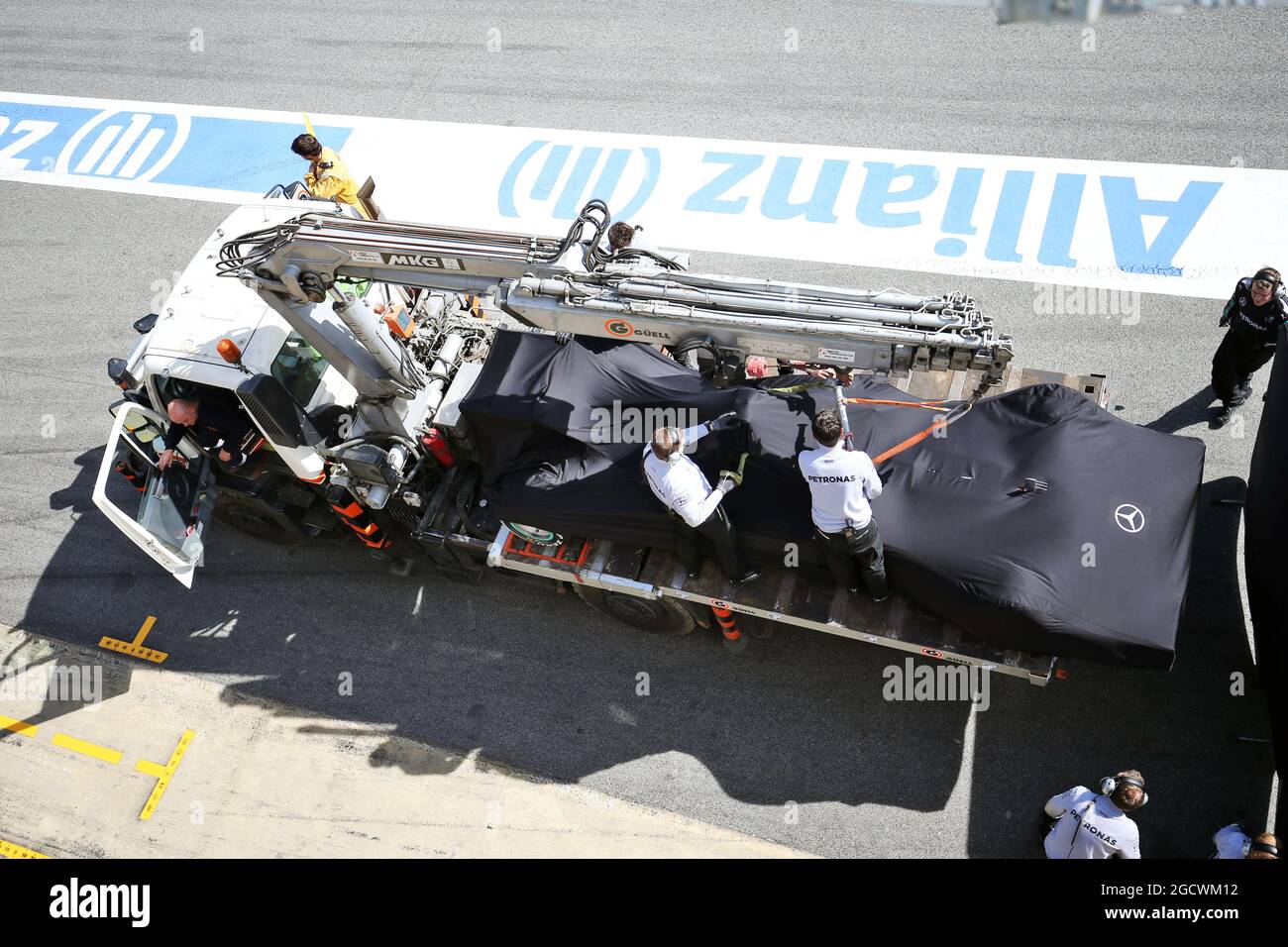 The Mercedes AMG F1 W07 Hybrid of Lewis Hamilton (GBR) Mercedes AMG F1 ...