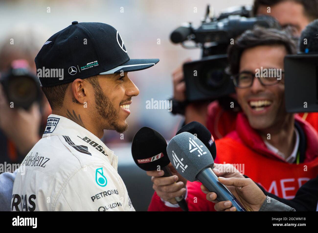 Lewis Hamilton (GBR) Mercedes AMG F1 with the media. Formula One ...