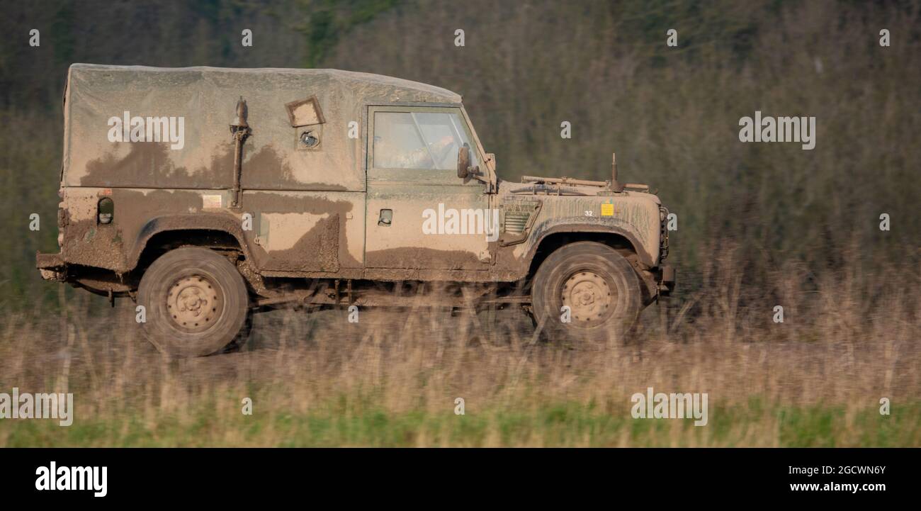 British army land rover hi-res stock photography and images - Alamy