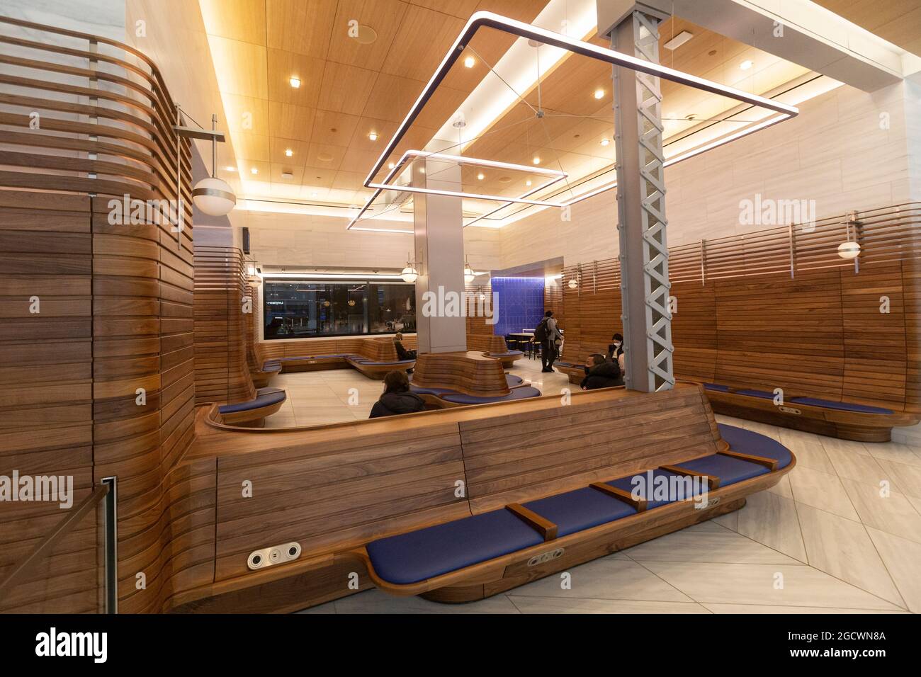 USA, New York City The waiting room inside Moynihan Train Hall, inside ...