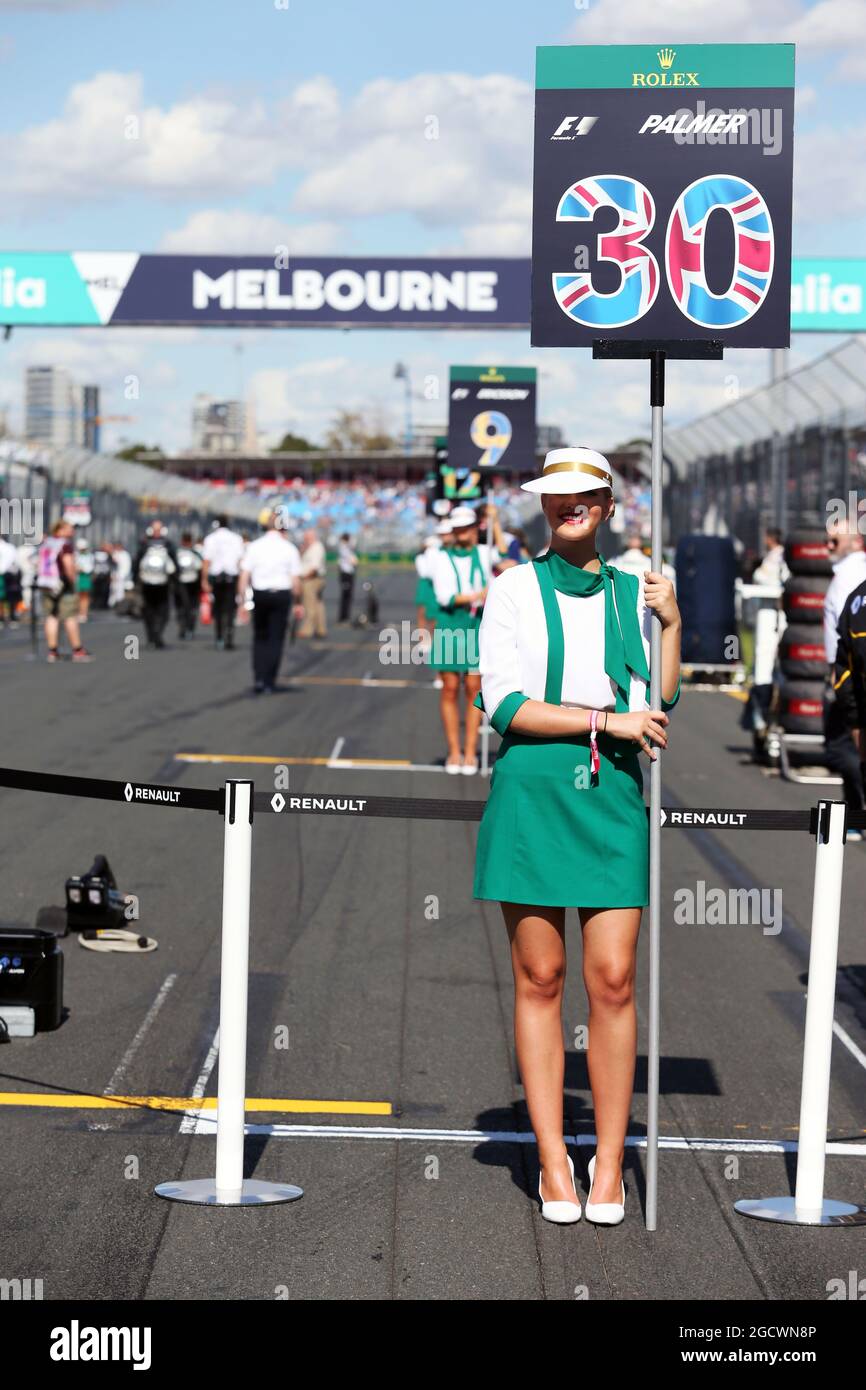 Grid girl f1 hi-res stock photography and images - Alamy