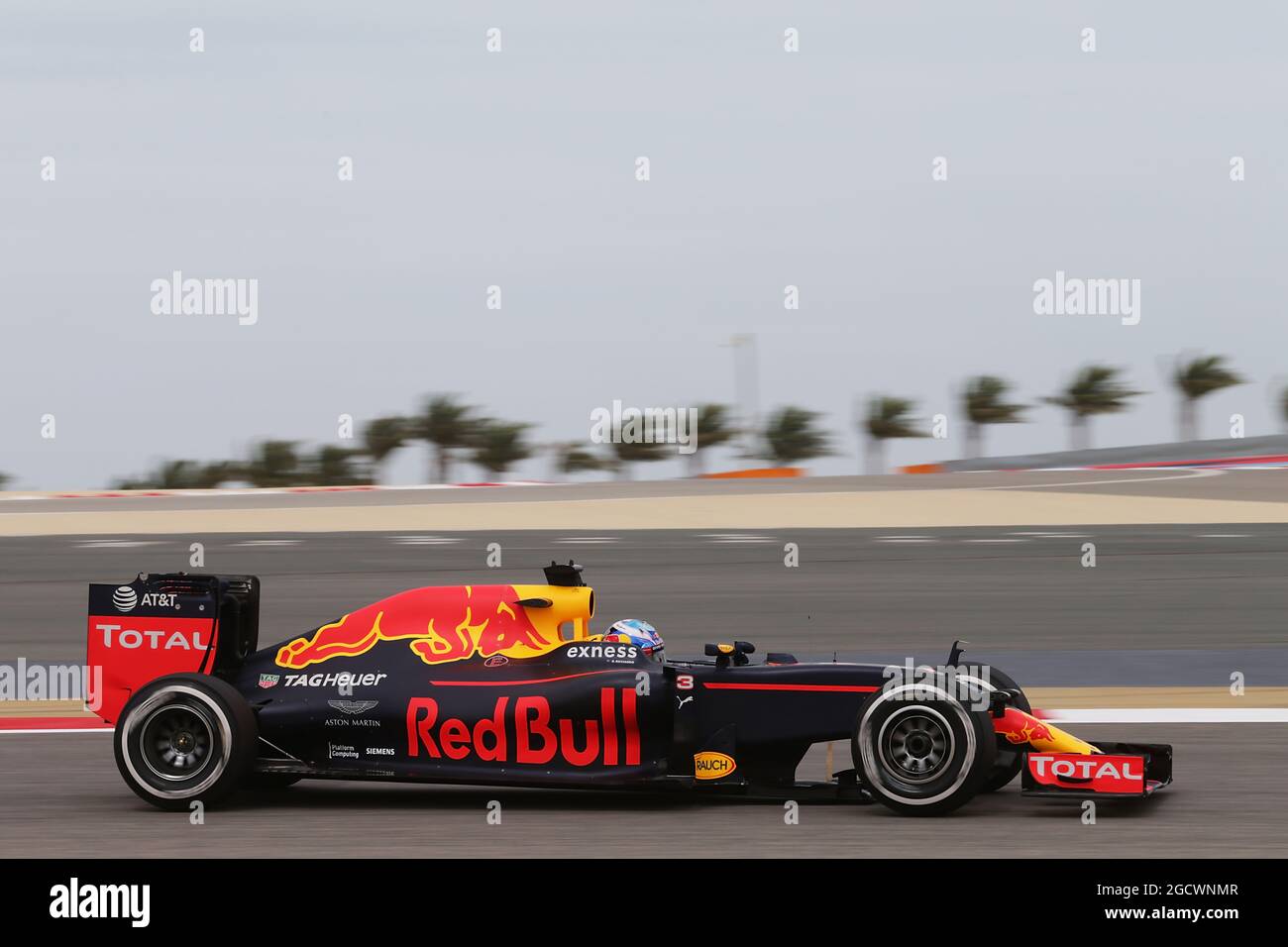 Daniel Ricciardo (AUS) Red Bull Racing RB12. Bahrain Grand Prix, Friday ...