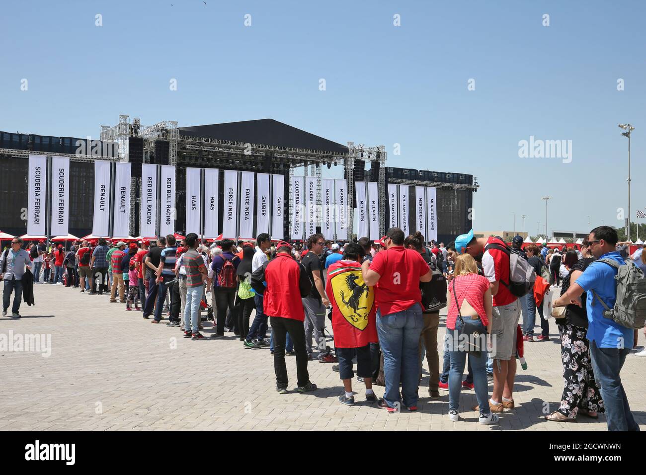 Autograph signing queue hi-res stock photography and images - Alamy