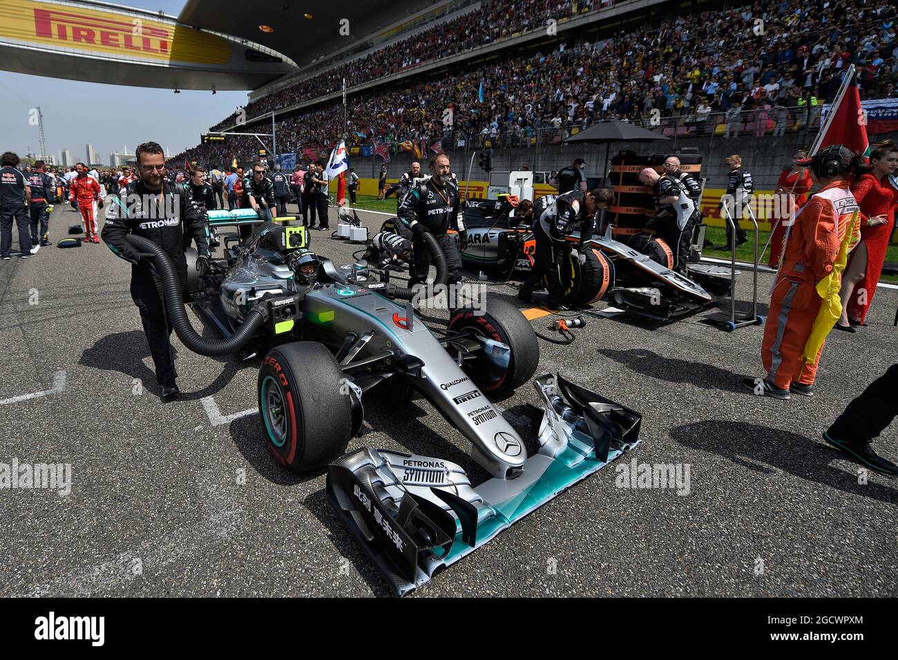 Mercedes amg f1 w07 hybrid on grid hi-res stock photography and images ...