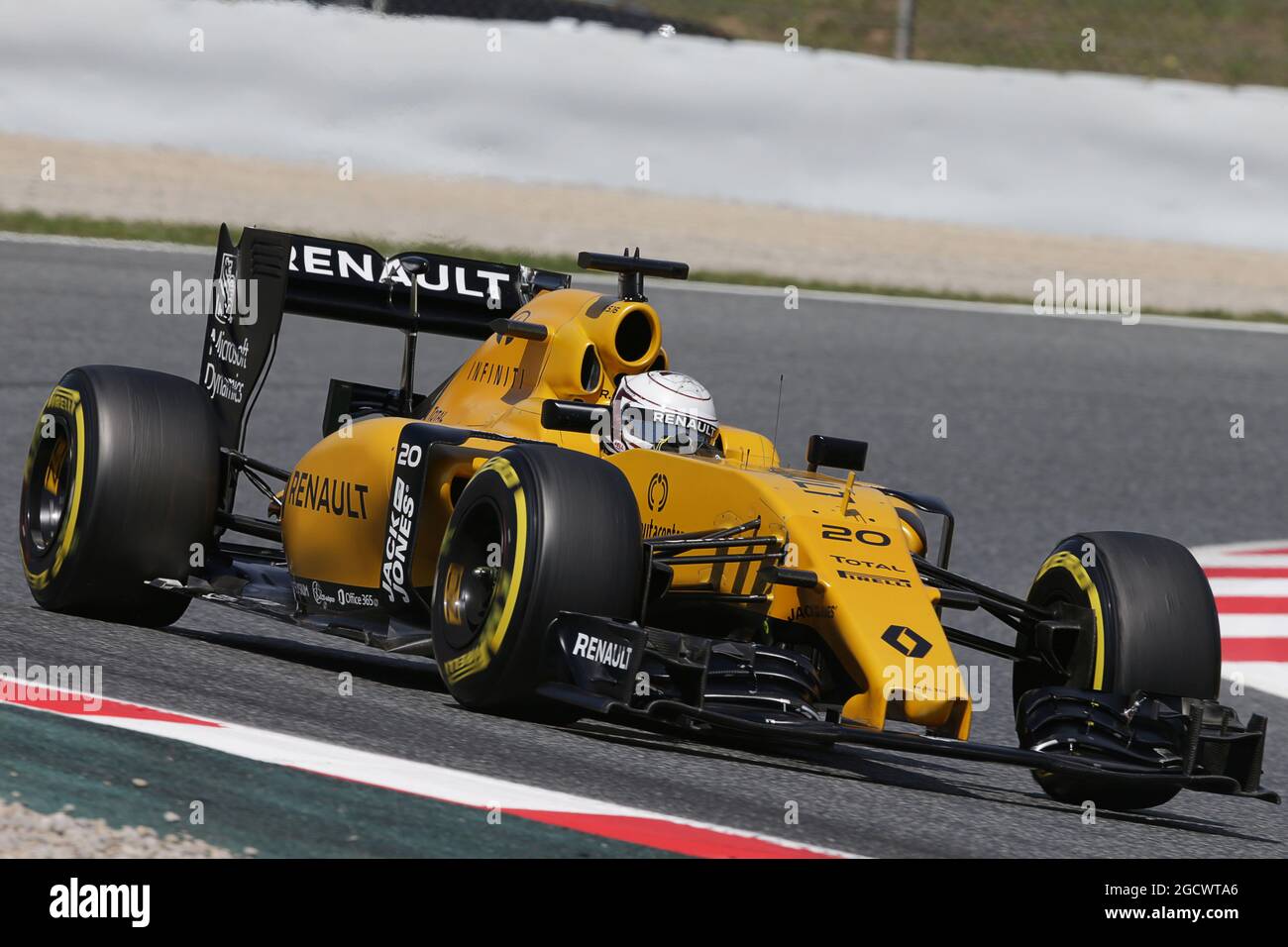 Kevin Magnussen (DEN) Renault Sport F1 Team RS16. Spanish Grand Prix ...