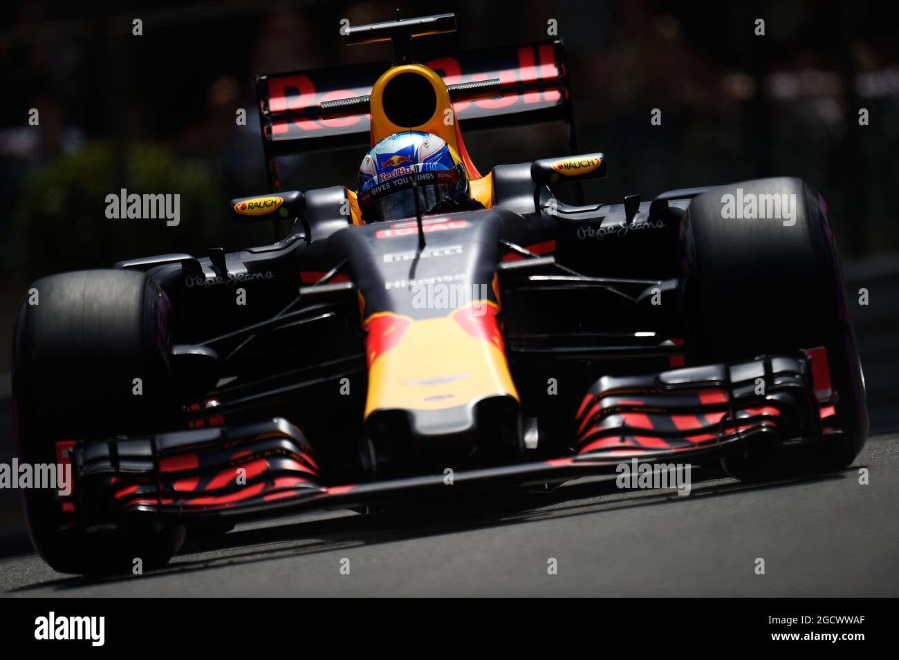 Daniel Ricciardo (AUS) Red Bull Racing RB12. Monaco Grand Prix ...