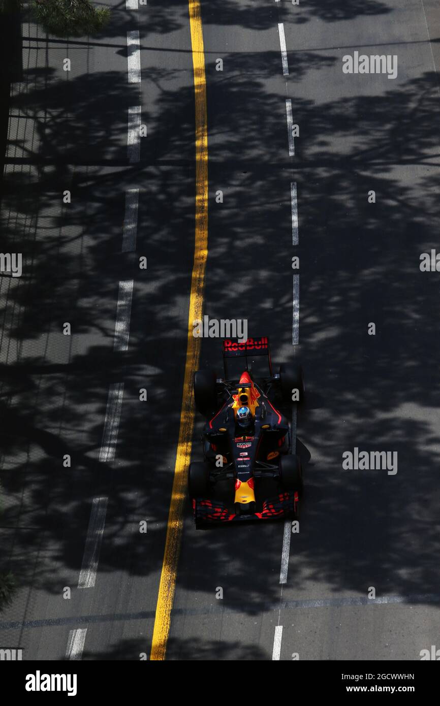 Daniel Ricciardo (AUS) Red Bull Racing RB12. Monaco Grand Prix ...