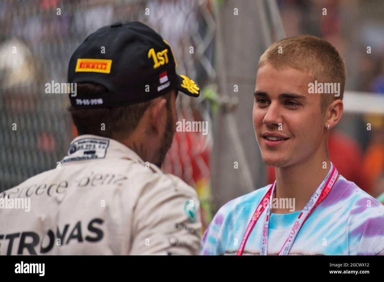 (L to R): Race winner Lewis Hamilton (GBR) Mercedes AMG F1 with Justin ...