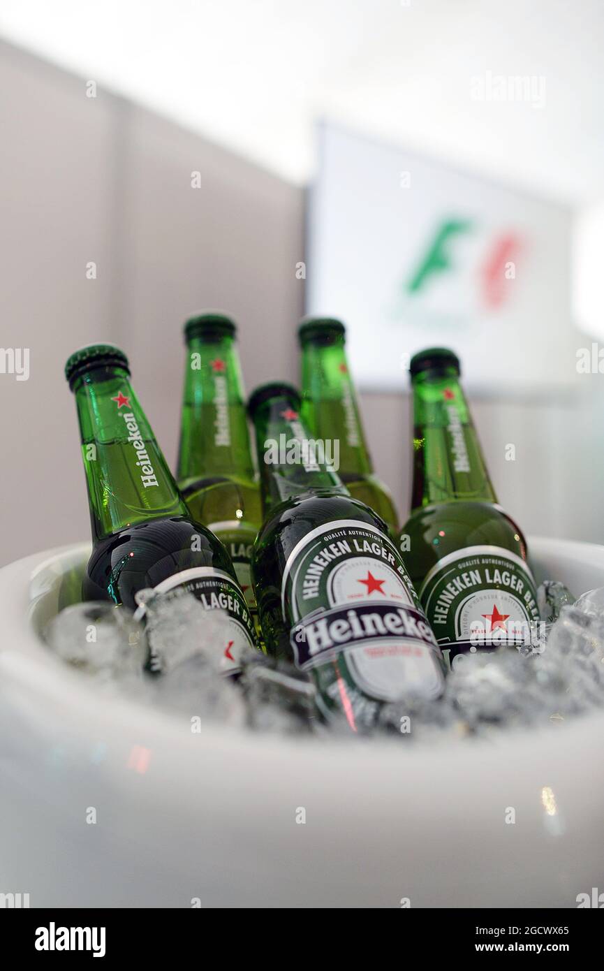 Heineken anounces a sponsorship deal f1 hi-res stock photography and ...