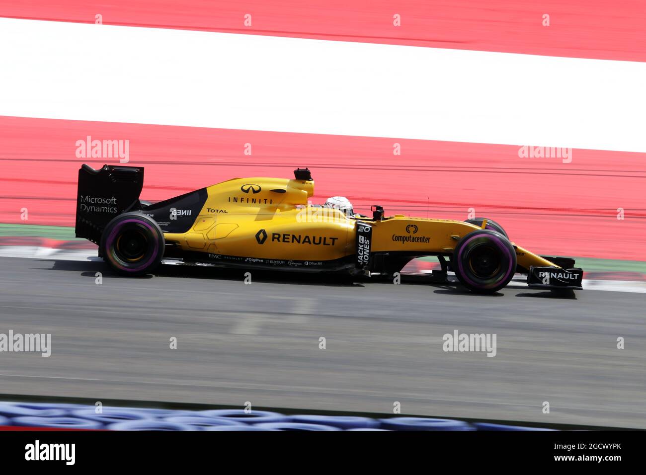 Kevin Magnussen (DEN) Renault Sport F1 Team RS16. Austrian Grand Prix ...