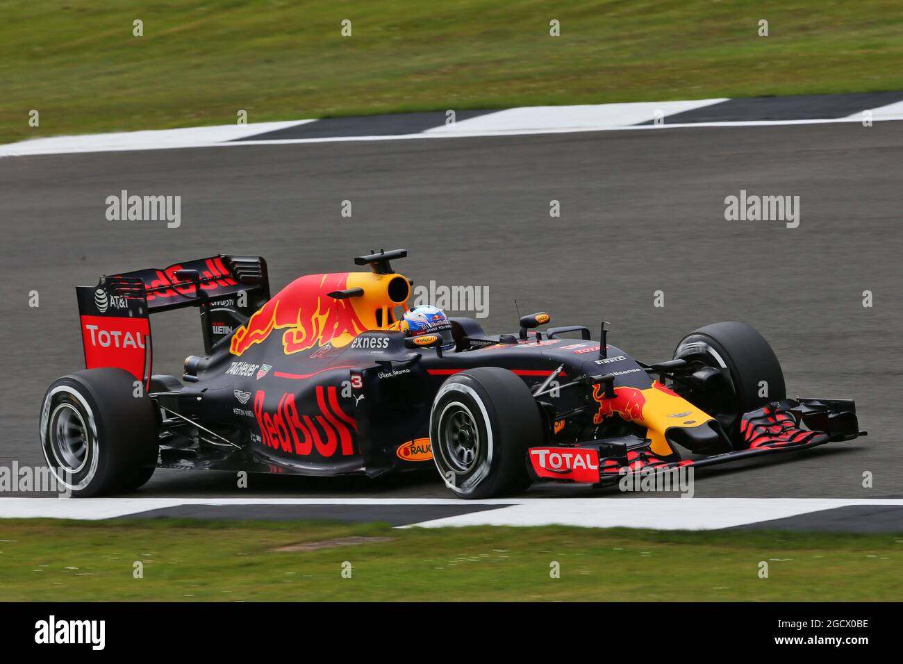 Daniel Ricciardo (AUS) Red Bull Racing RB12. British Grand Prix, Friday ...