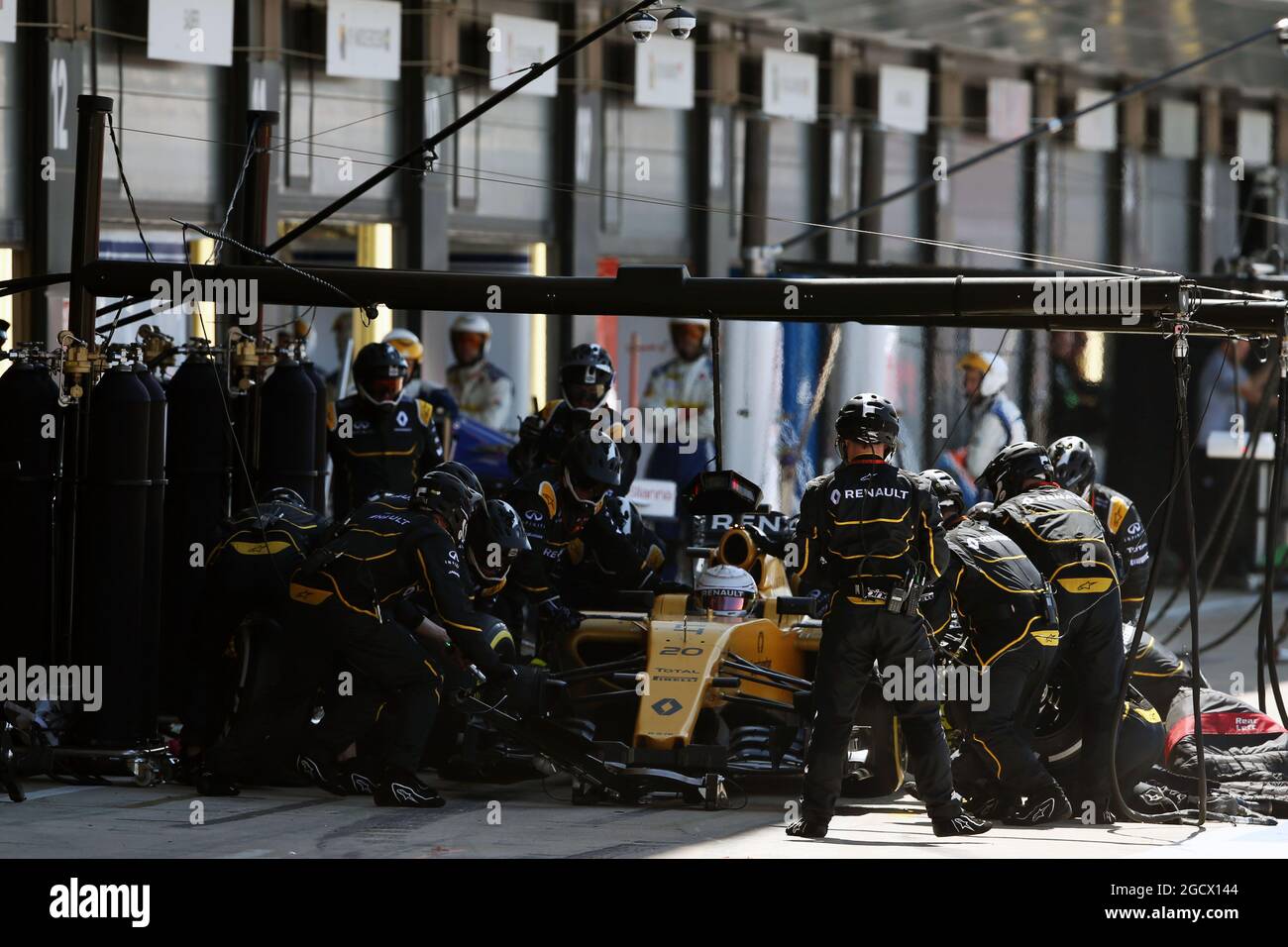 Renault sport f1 team rs16 makes a pit stop hi-res stock photography and images - Alamy
