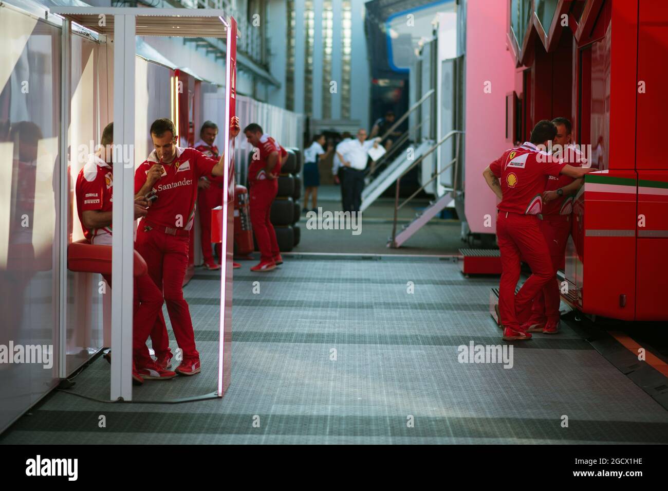 Ferrari mechanics in paddock hi-res stock photography and images - Alamy