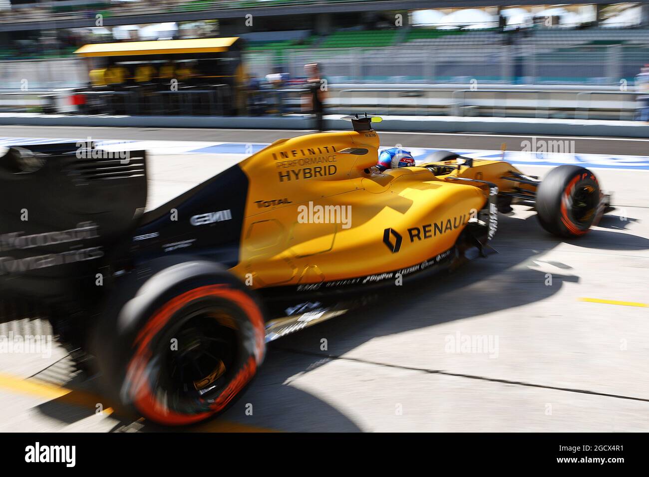 Jolyon Palmer (GBR) Renault Sport F1 Team RS16. Malaysian Grand Prix ...