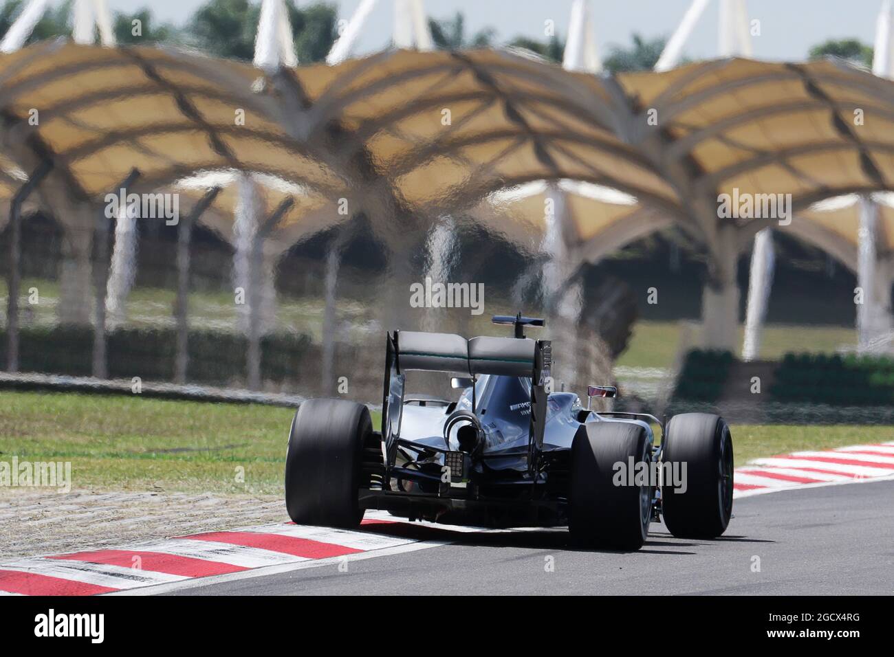 Lewis Hamilton (GBR) Mercedes AMG F1 W07 Hybrid. Malaysian Grand Prix ...