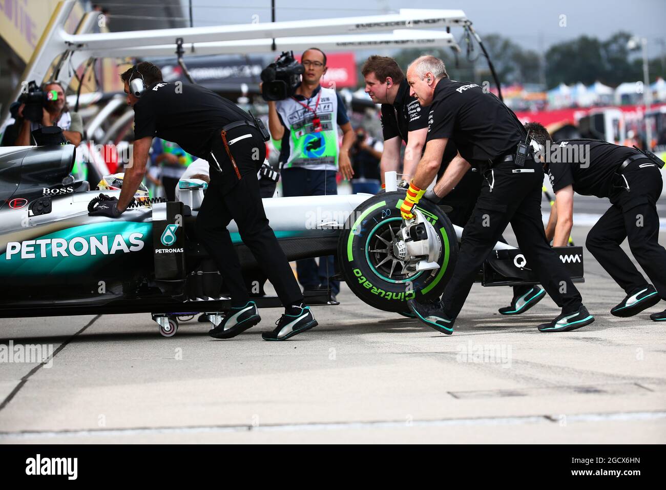 The mercedes amg f1 w07 hybrid of lewis hamilton hi-res stock ...