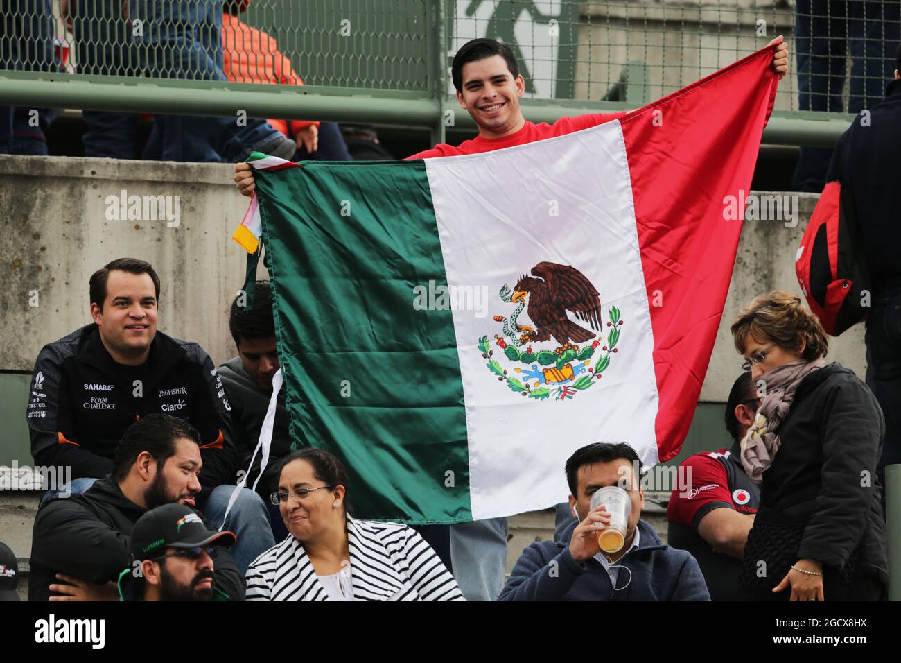 Mexican flag fans in grandstand hi-res stock photography and images - Alamy