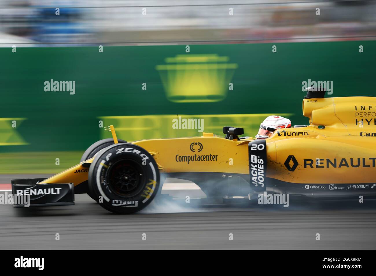 Kevin Magnussen (DEN) Renault Sport F1 Team RS16 locks up under braking ...