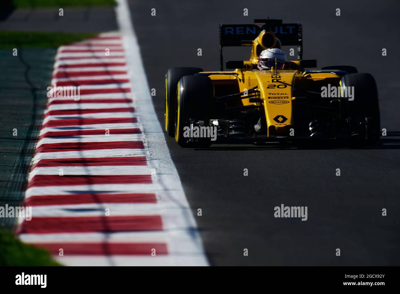 Kevin Magnussen (DEN) Renault Sport F1 Team RS16. Mexican Grand Prix ...