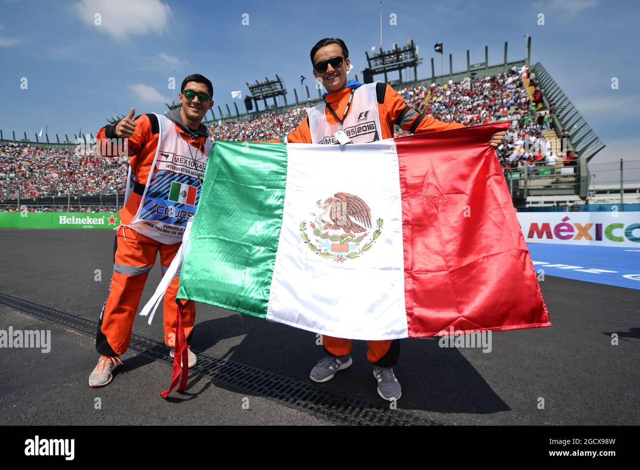 Parade marshals hi-res stock photography and images - Alamy