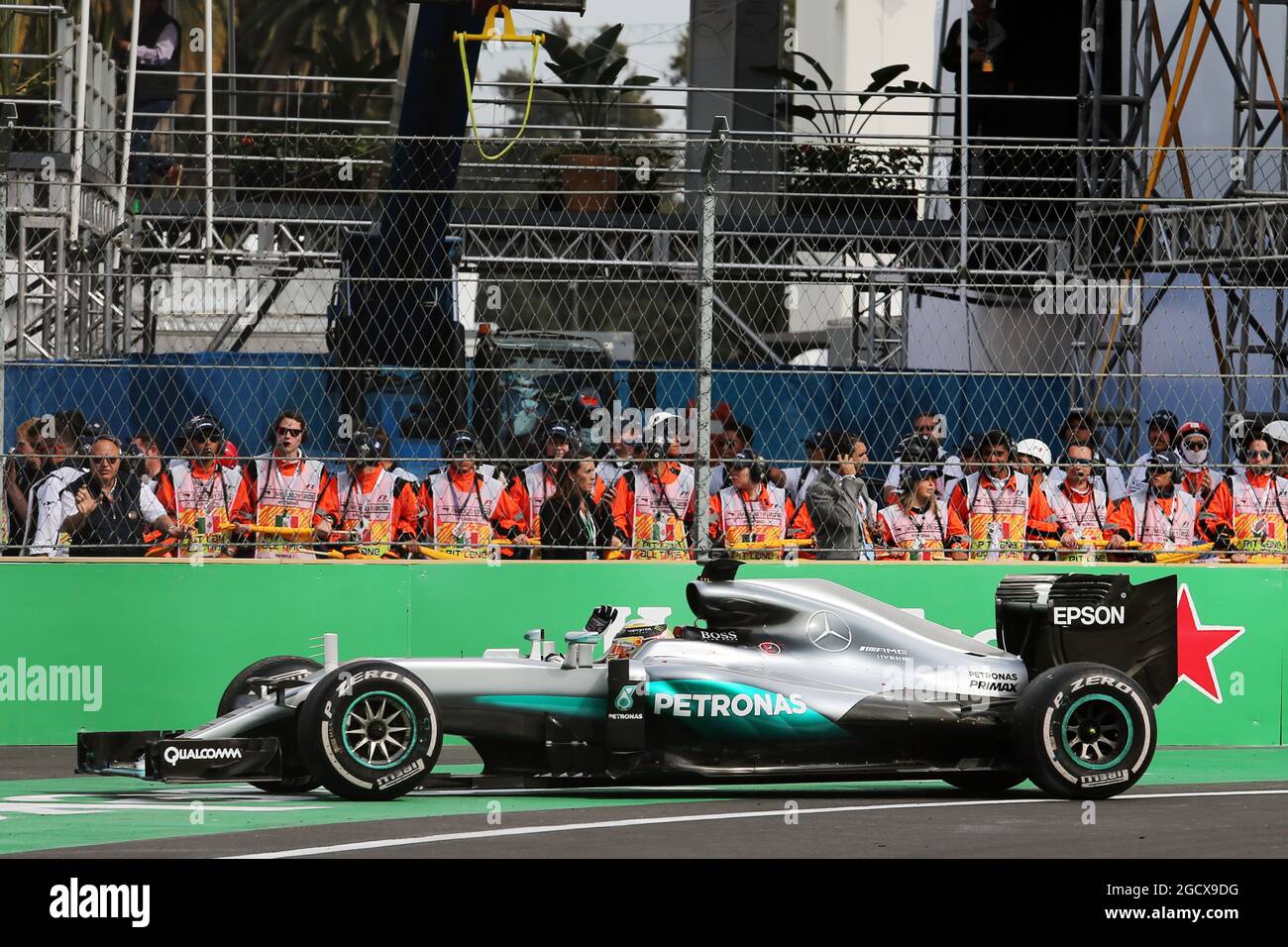 Mercedes amg f1 w07 hybrid celebrates a end of race hi-res stock ...
