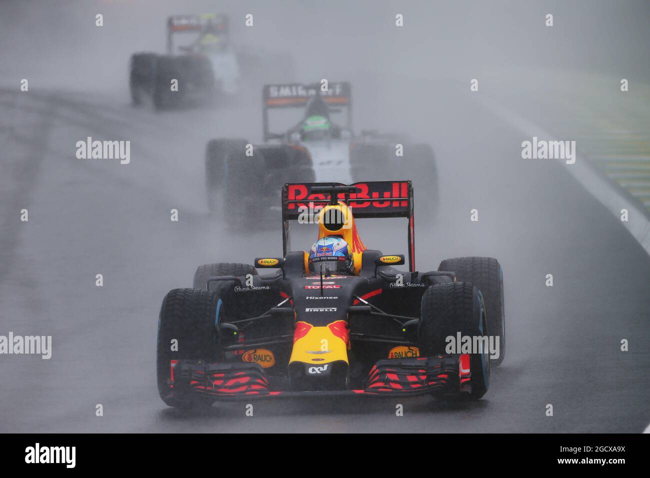 Daniel Ricciardo (AUS) Red Bull Racing RB12. Brazilian Grand Prix ...
