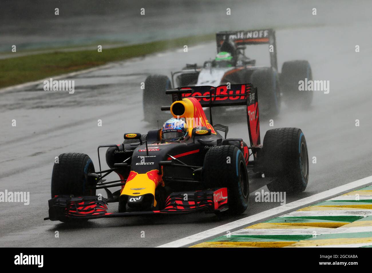 Daniel Ricciardo (AUS) Red Bull Racing RB12. Brazilian Grand Prix ...
