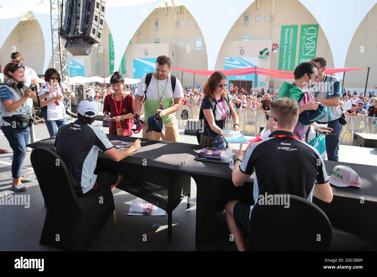 F1 abu dhabi crowd hi-res stock photography and images - Alamy