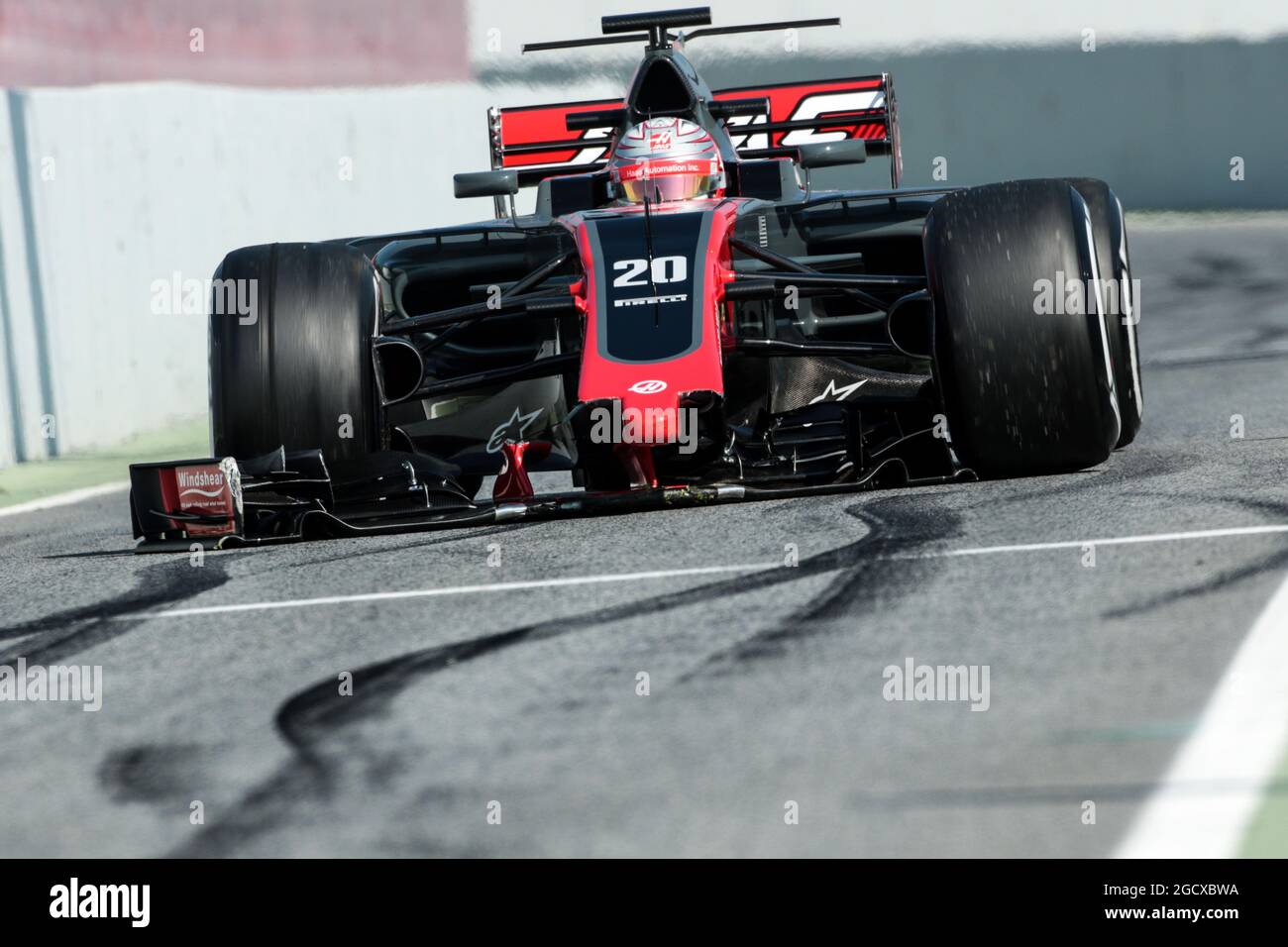Haas vf 17 a broken front wing hi-res stock photography and images - Alamy