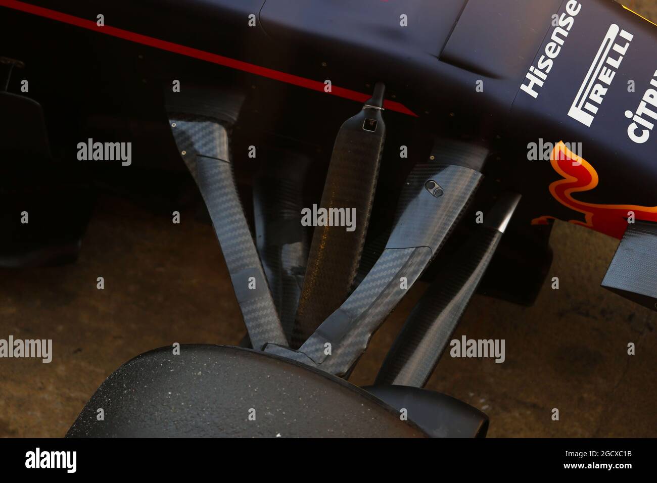 Red bull racing rb13 front suspension detail hi-res stock photography ...