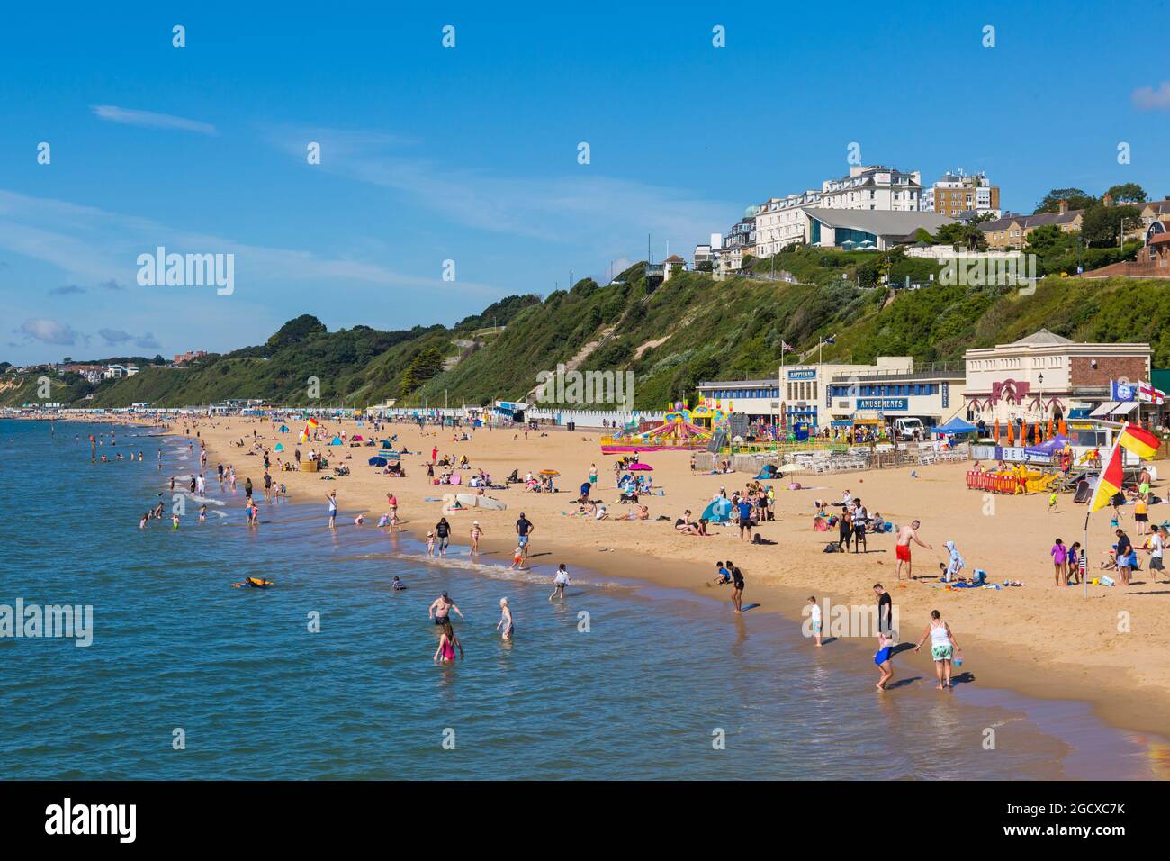 Bournemouth, Dorset, UK. 10th Aug, 2021. UK weather: lovely warm sunny ...