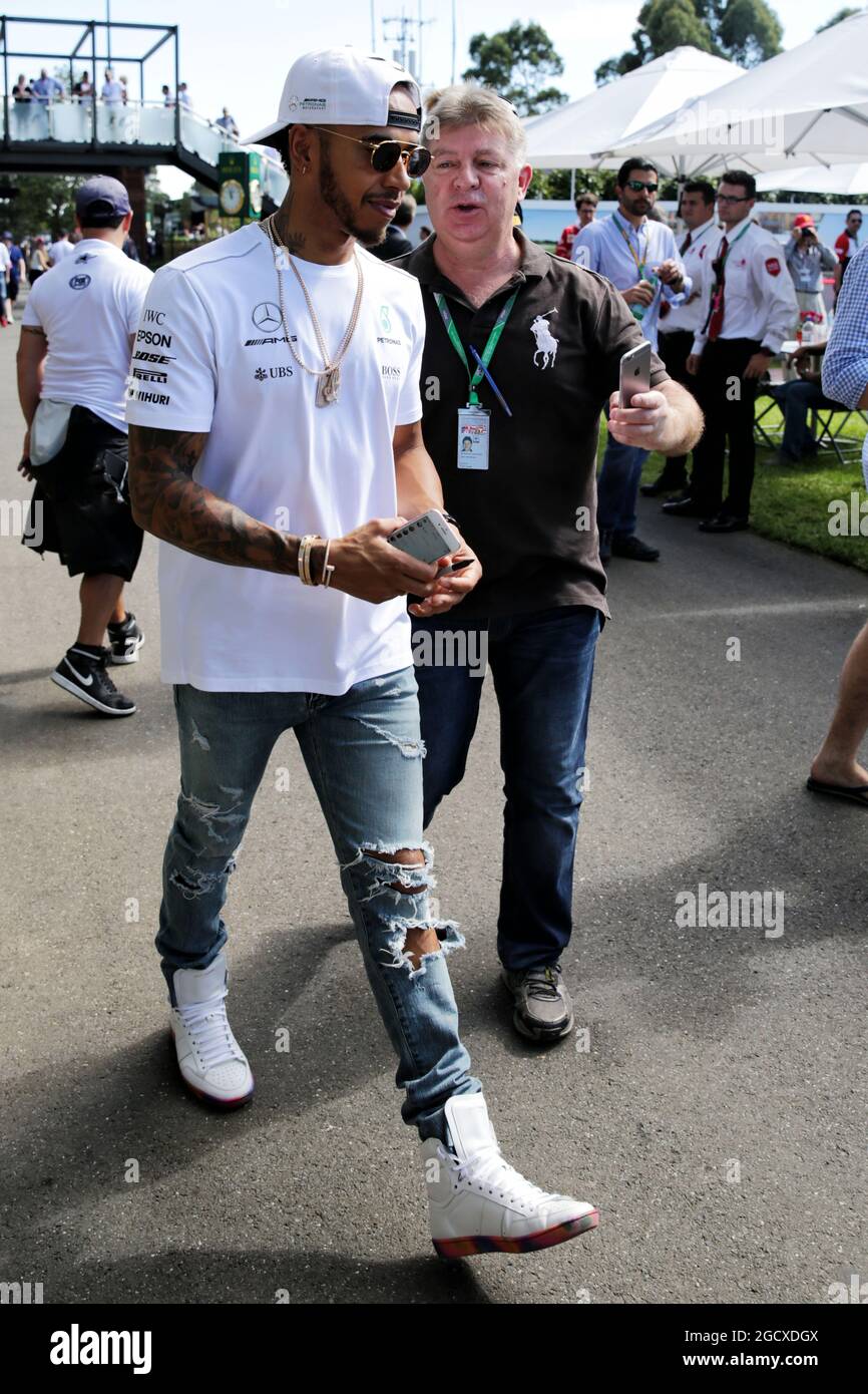 Lewis hamilton melbourne 2017 hi-res stock photography and images - Alamy