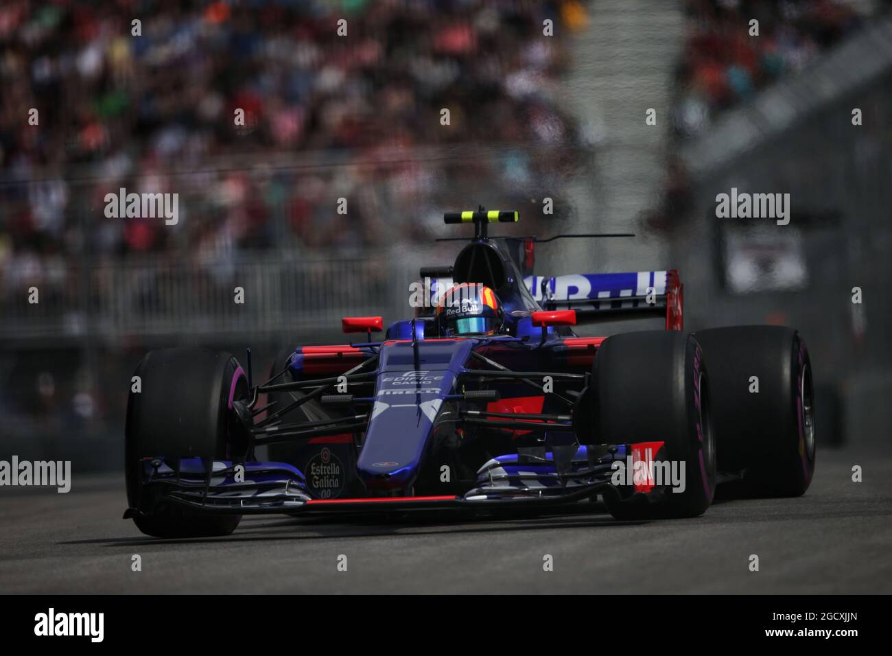 Carlos Sainz Jr (ESP) Scuderia Toro Rosso STR12. Canadian Grand Prix ...