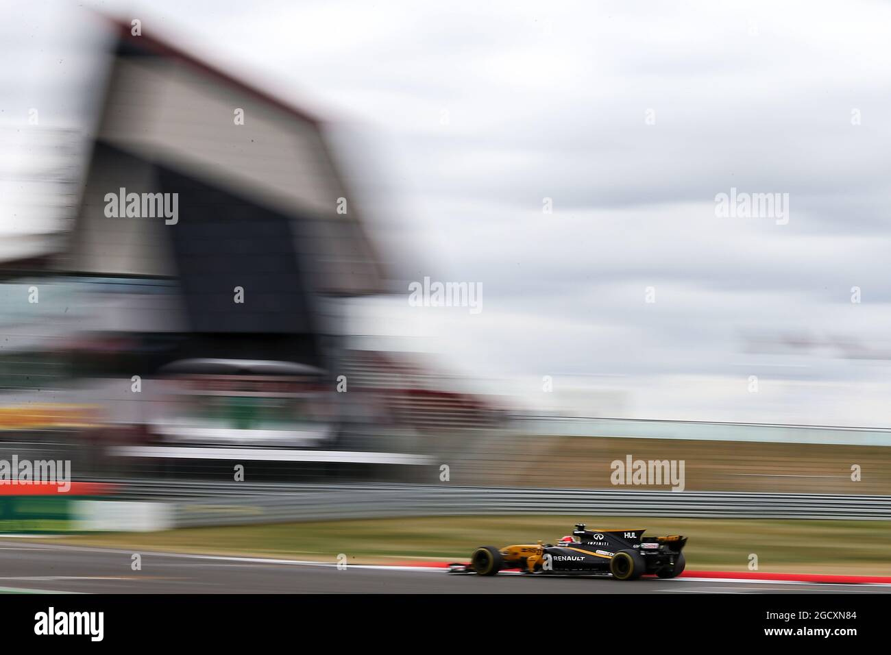 Nico Hulkenberg (GER) Renault Sport F1 Team RS17. British Grand Prix ...