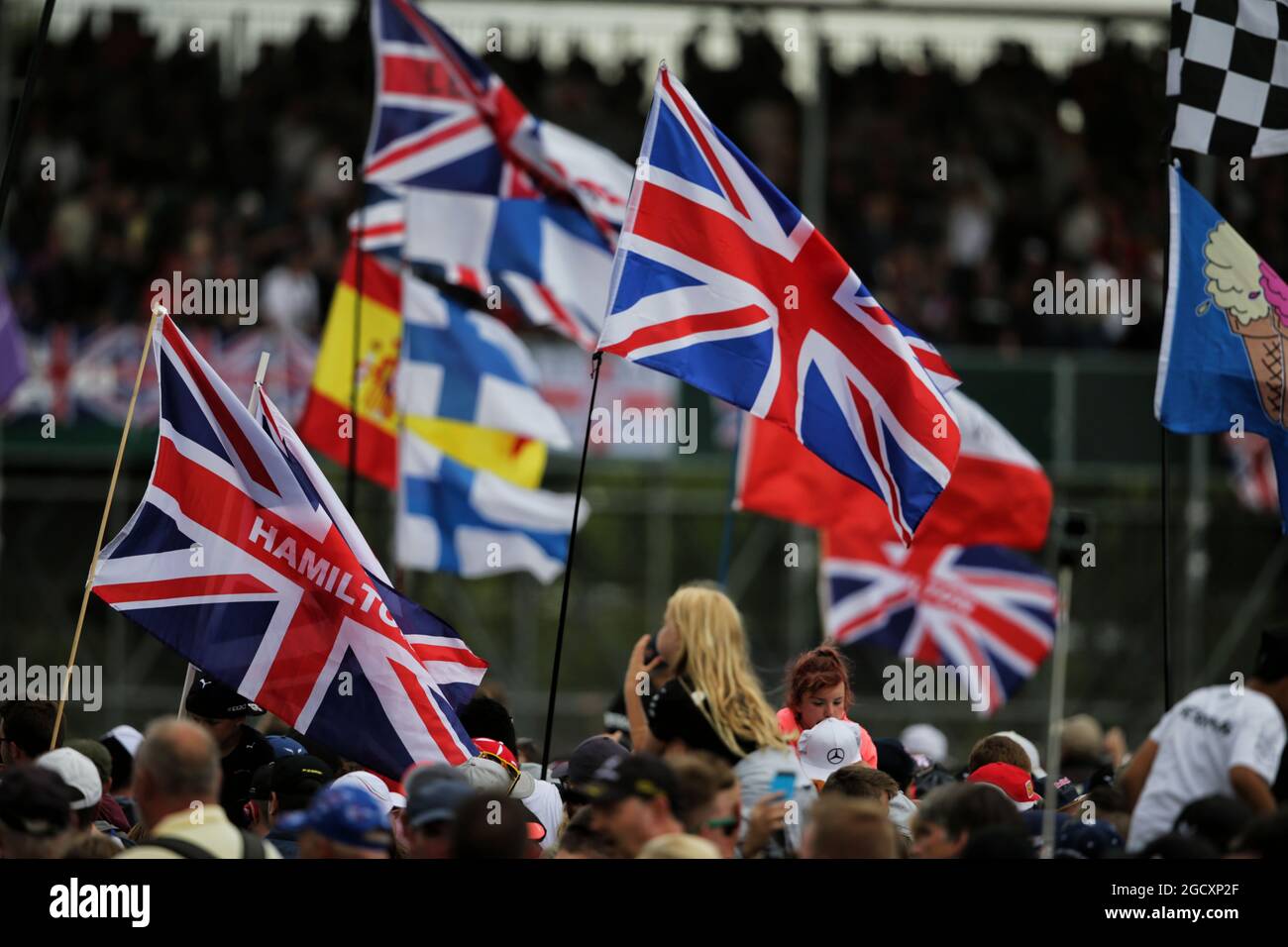 England fans with flags hi-res stock photography and images - Alamy