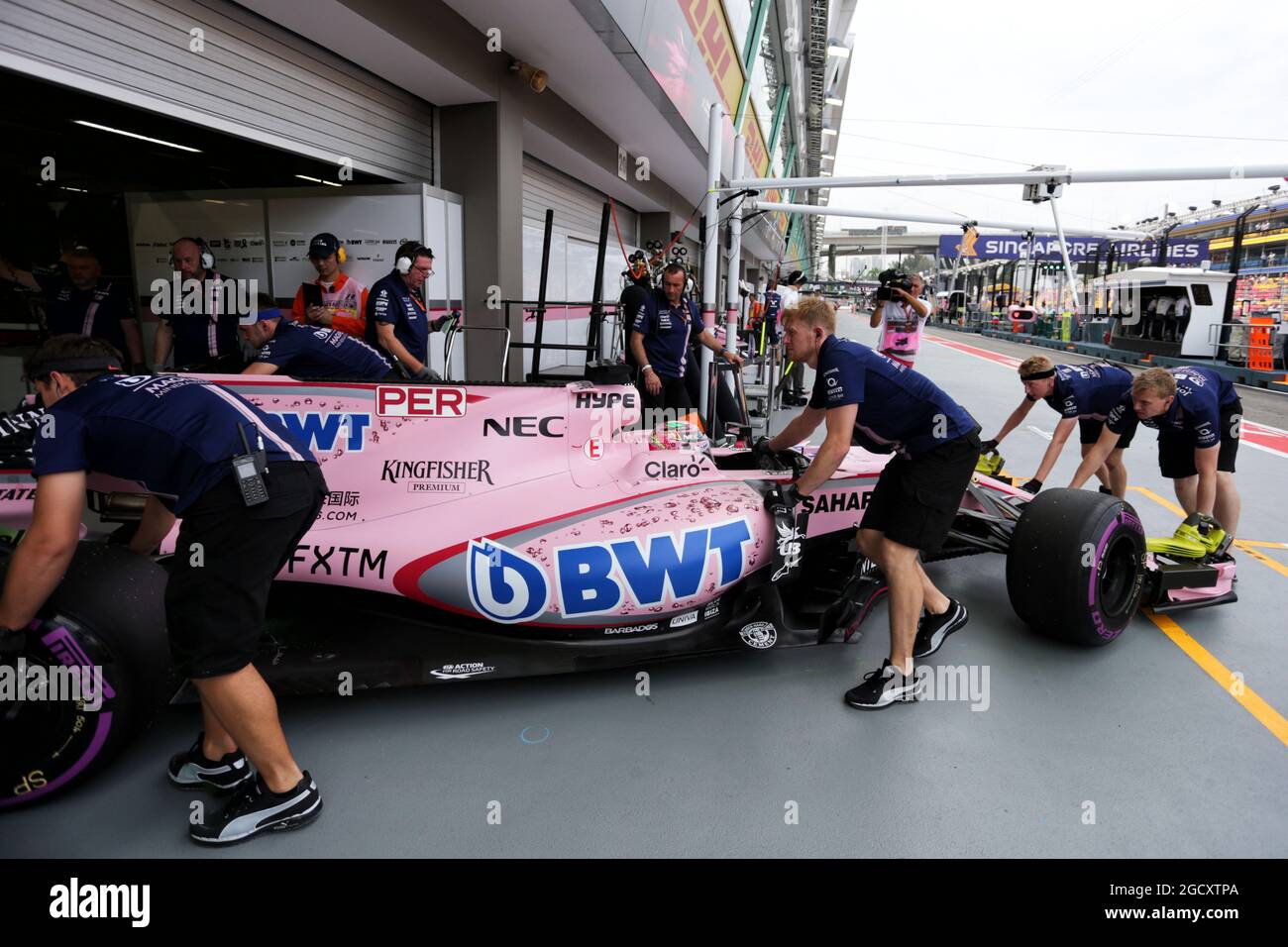 Sergio Perez (MEX) Sahara Force India F1 VJM10. Singapore Grand Prix ...