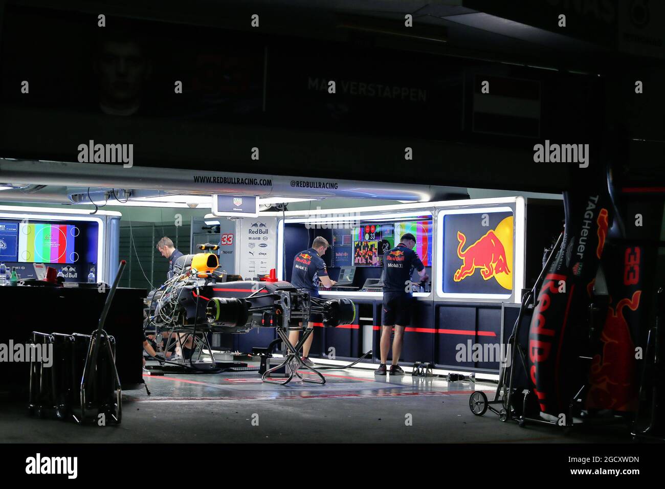 Red bull racing pit garage at night hi-res stock photography and images ...