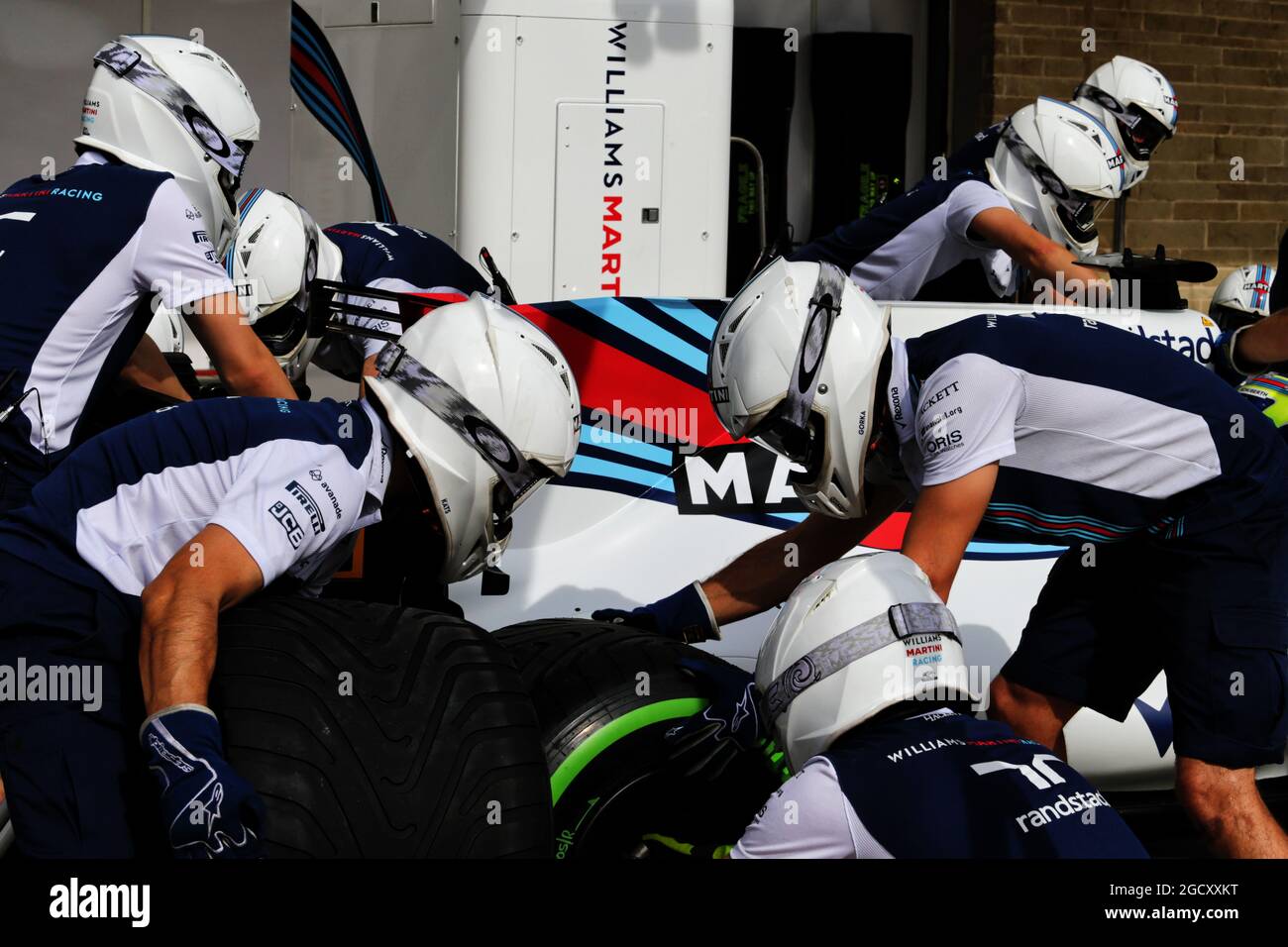 Williams team practices a pit stop hi-res stock photography and images ...
