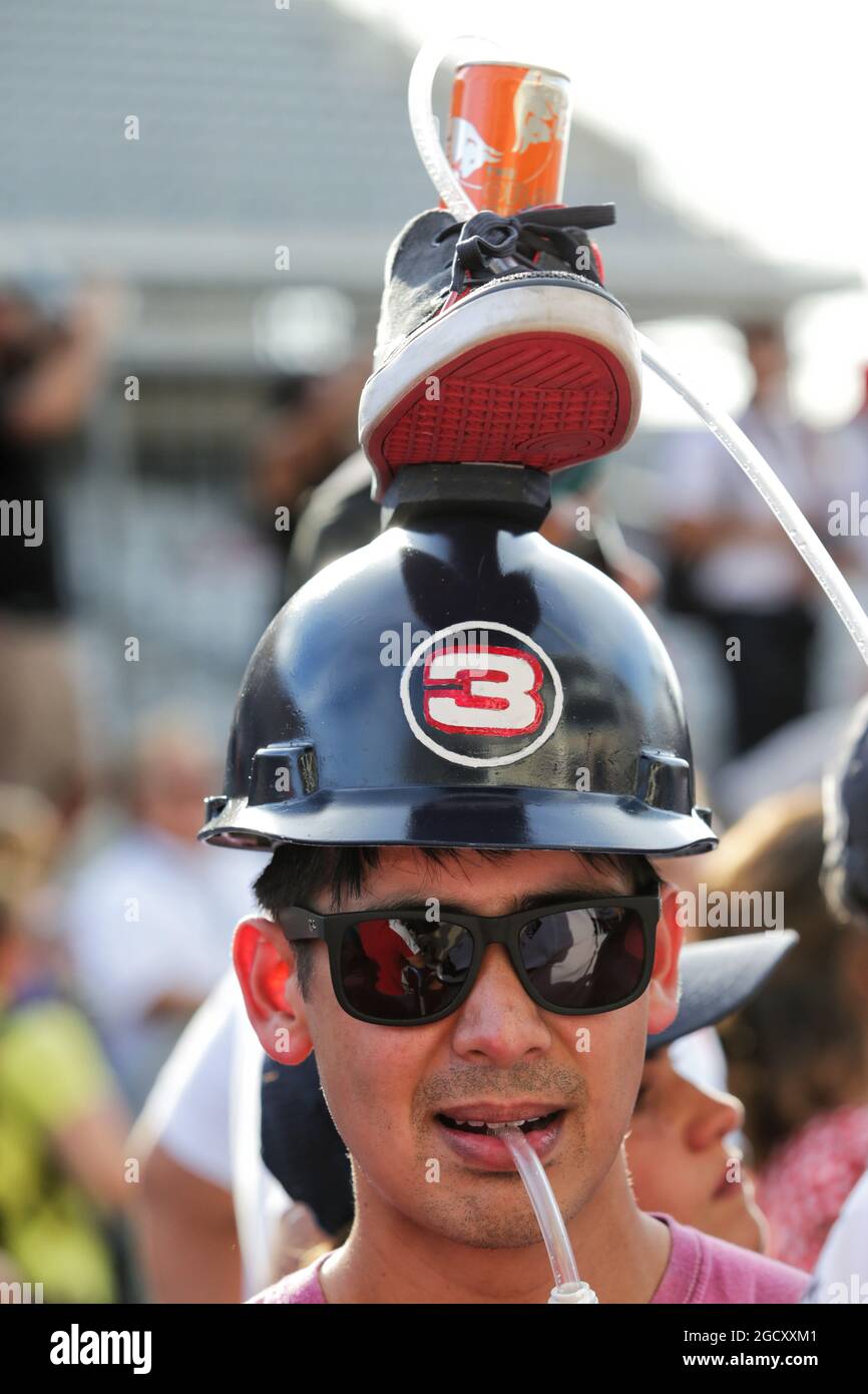 Daniel Ricciardo (AUS) Red Bull Racing fan's hat. United States Grand ...
