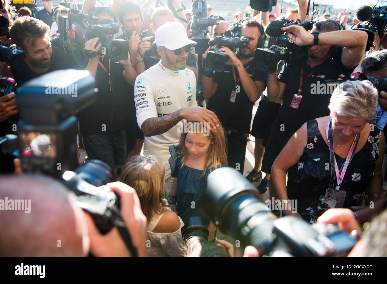 Lewis Hamilton (GBR) Mercedes AMG F1 with his family at post race ...