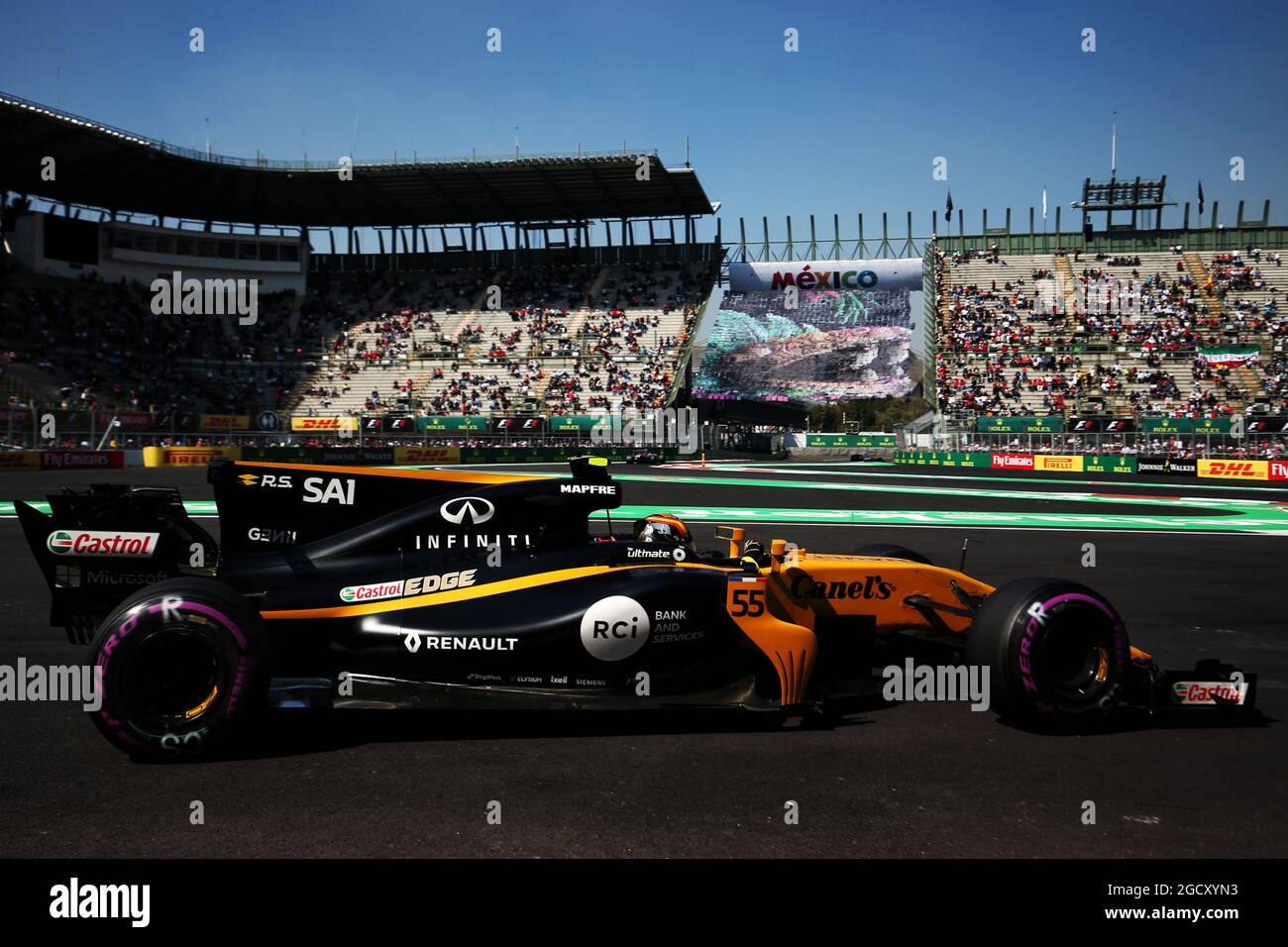 Carlos Sainz Jr (ESP) Renault Sport F1 Team RS17. Mexican Grand Prix ...