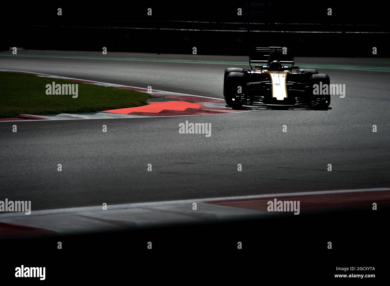 Carlos Sainz Jr (ESP) Renault Sport F1 Team RS17. Mexican Grand Prix ...