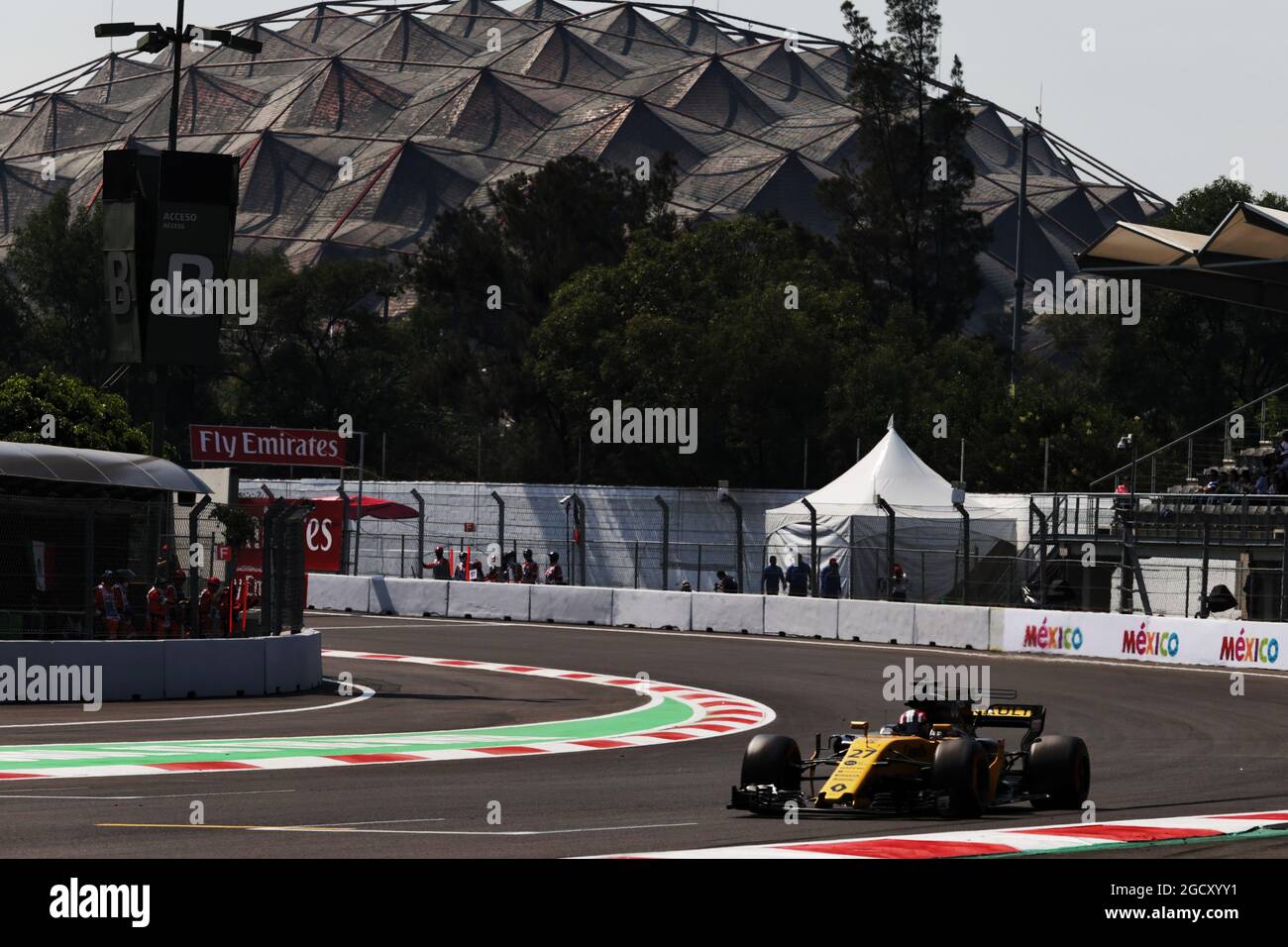 Nico Hulkenberg (GER) Renault Sport F1 Team RS17. Mexican Grand Prix ...