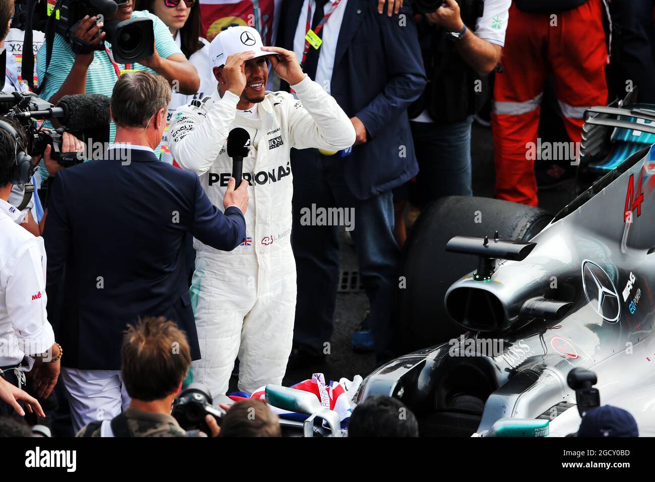 Lewis Hamilton (GBR) Mercedes AMG F1 W08 celebrates winning the World ...