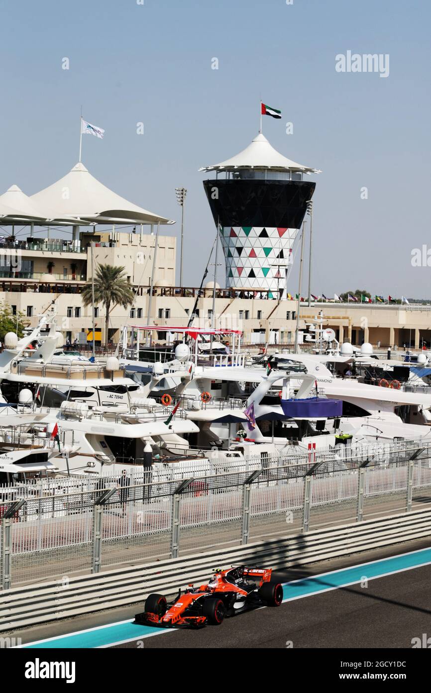 Stoffel Vandoorne (BEL) McLaren MCL32. Abu Dhabi Grand Prix, Friday ...