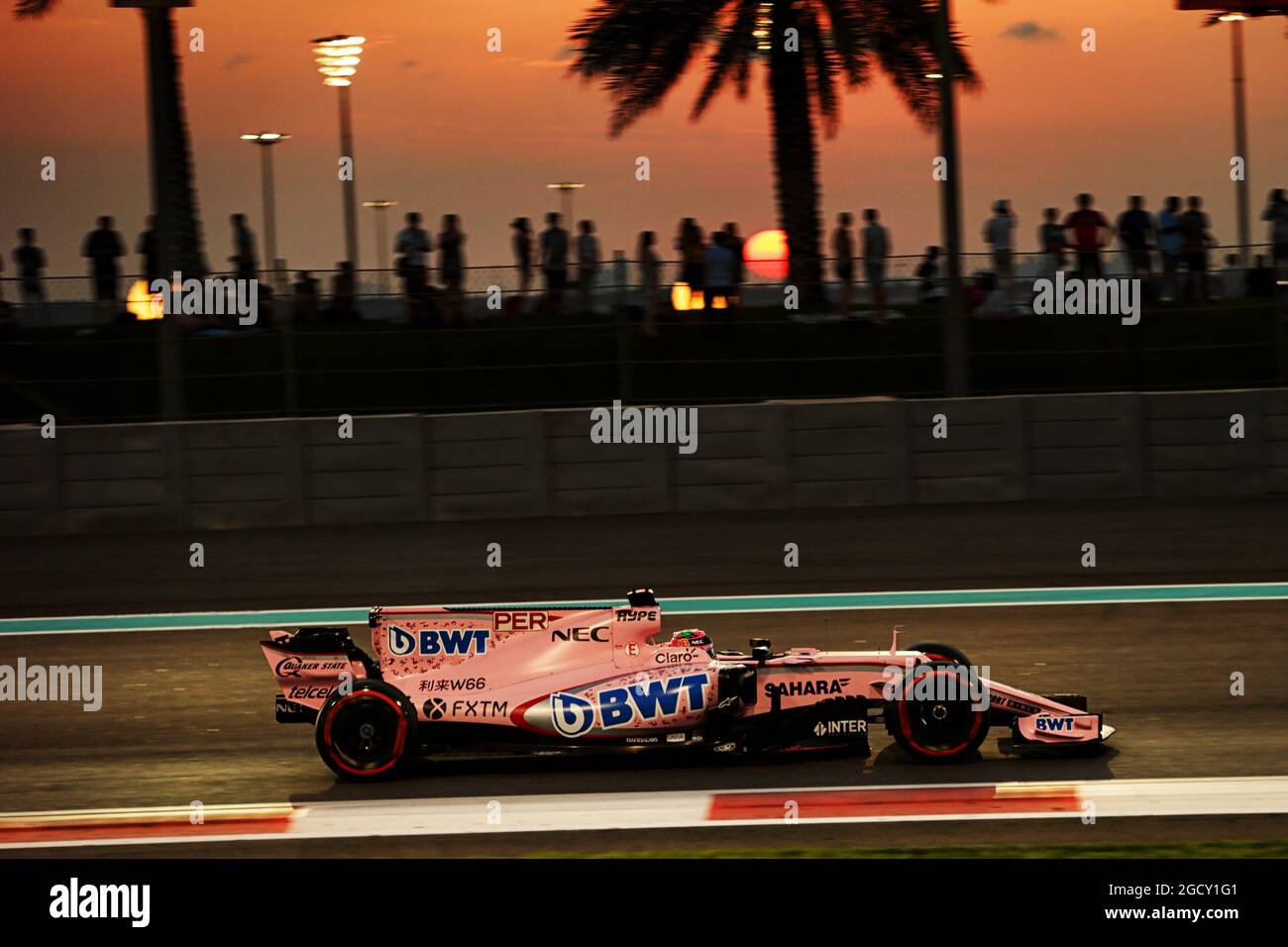 Sergio Perez (MEX) Sahara Force India F1 VJM10. Abu Dhabi Grand Prix ...