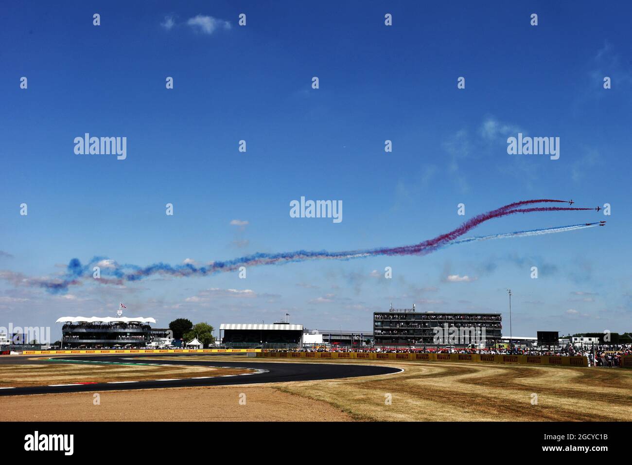The red arrows fly over circuit hi-res stock photography and images - Alamy