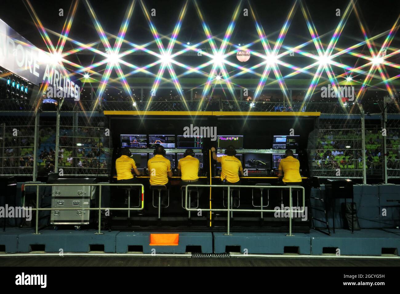 Renault sport f1 team pit gantry hi-res stock photography and images ...