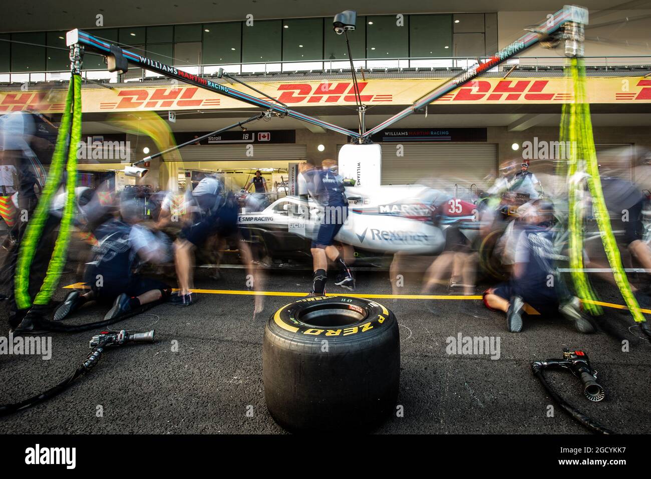 Williams team practices a pit stop. Mexican Grand Prix, Friday 26th ...