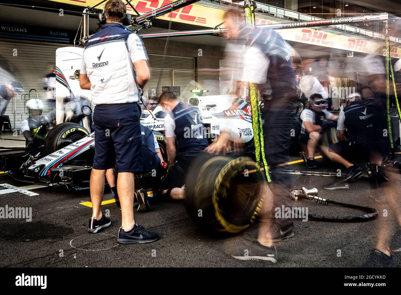 Williams team practices a pit stop hi-res stock photography and images ...